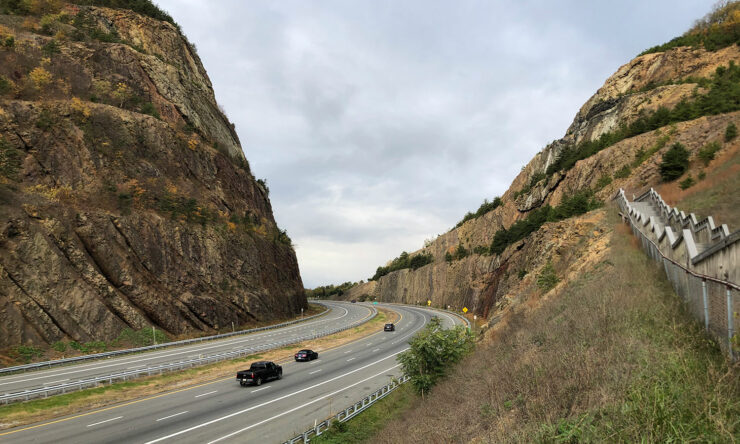 Sideling Hill: A Roadside Geological Wonder Worth the Stop